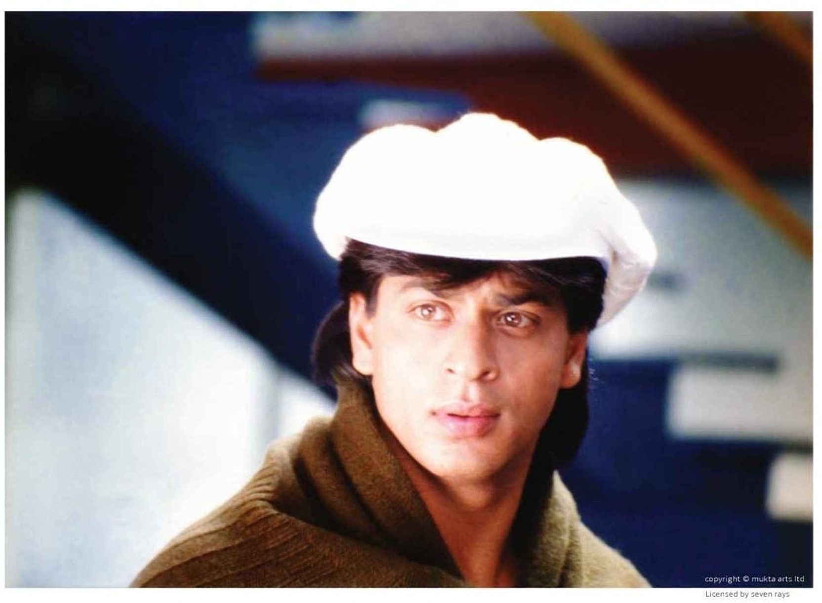 Shahrukh Khan in White Hat Pardes Paper Print - Personalities posters ...