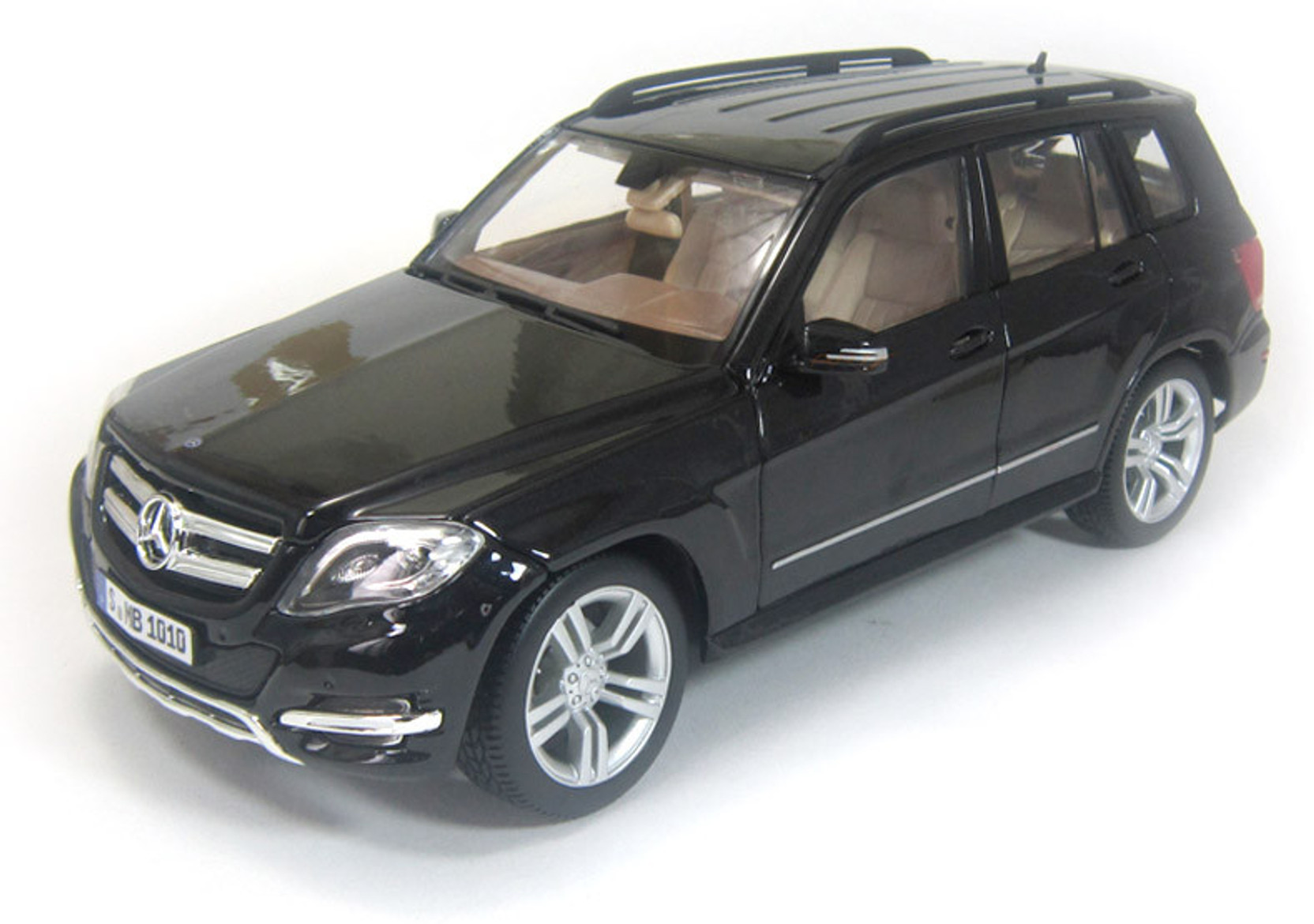 Maisto Mercedes Benz GLK-Class 1:18 Black by Car Scale Model - Mercedes ...