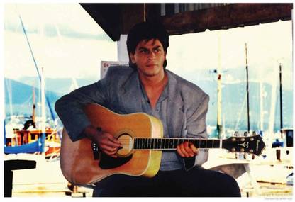 Shahrukh Khan Playing Guitar in Pardes - 2 Paper Print - Personalities ...