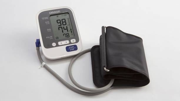 Omron HEM-7130 Bp Monitor (White) Price in India, Specifications ...
