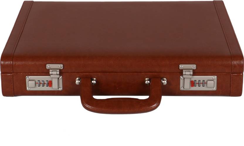 By the way, you forgot your BRIEFCASE [Hitman 2] : r/gaming