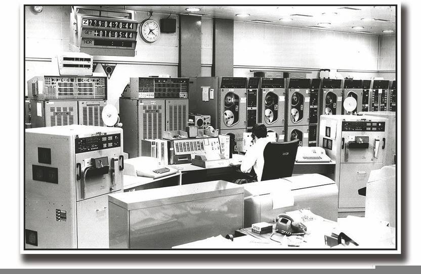 Posterhouzz Old computer room Fine Art Print - Places posters in India ...