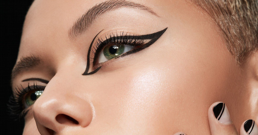 Dramatic Black Eyeliner